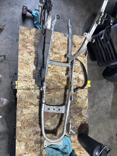 05 Suzuki DRZ400S DRZ 400 OEM Rear Subframe Sub Frame Chassis Seat Rai ...